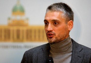 Huligani napali Čedomira Jovanovića jer smatraju da testenine nisu ...