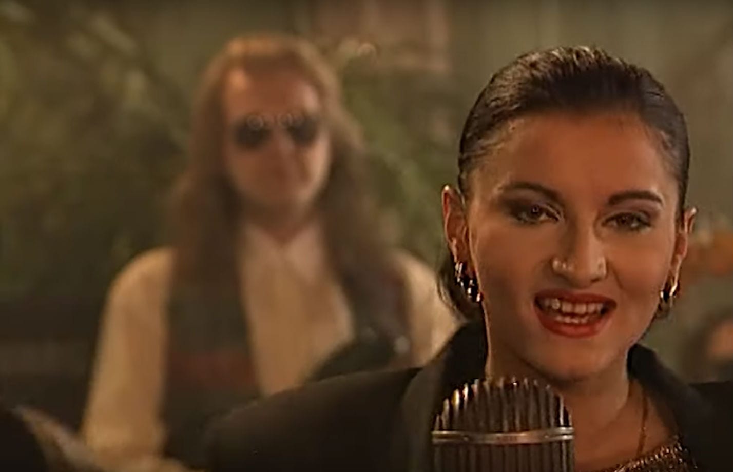 Naučnici na pragu otkrića da li Mira Škorić kaže "Otkači kači" ili ...